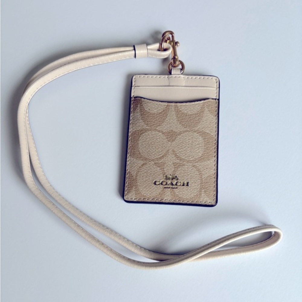 Coach Id Lanyard In Signature Canvas - Gold/Sand/Chalk - Gem